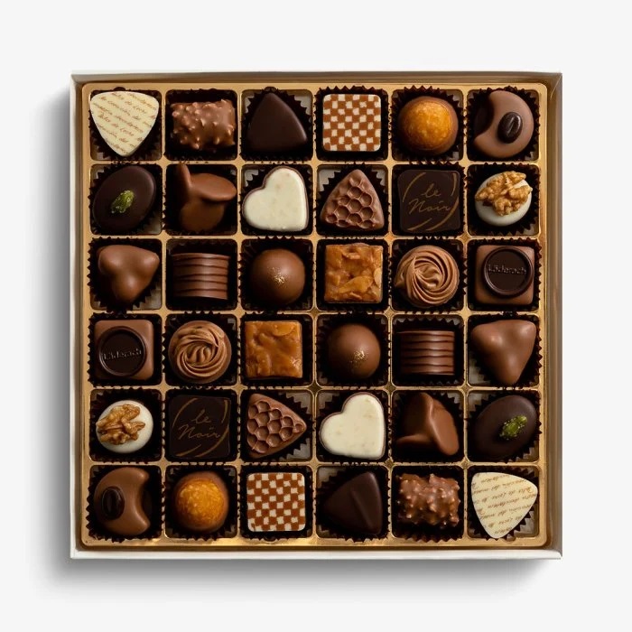 Pralines Gift Box 36 pcs | Läderach Chocolatier Suisse