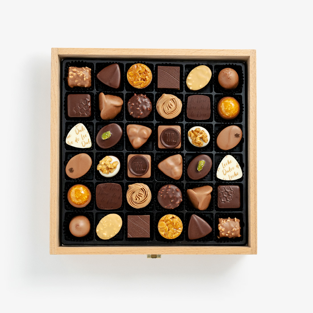 Pralines Woodbox Small 36 pcs | Läderach Chocolatier Suisse